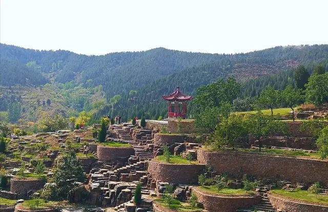"There is Hu Lin Gu in the front, and Qingzhou Mansion in the back ...