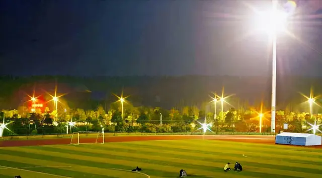 The university playground at night has become a popular place. Students ...