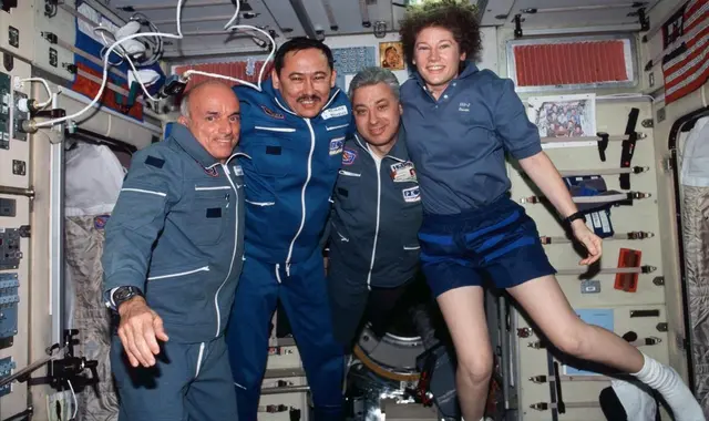 Old News and New Reading｜20th anniversary of the first space tourist's ...