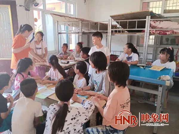 15 college student volunteers from Anyang Normal University went to ...