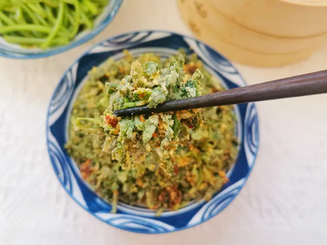 A handful of "Emperor's Vegetables" for 2 yuan is now available to ...